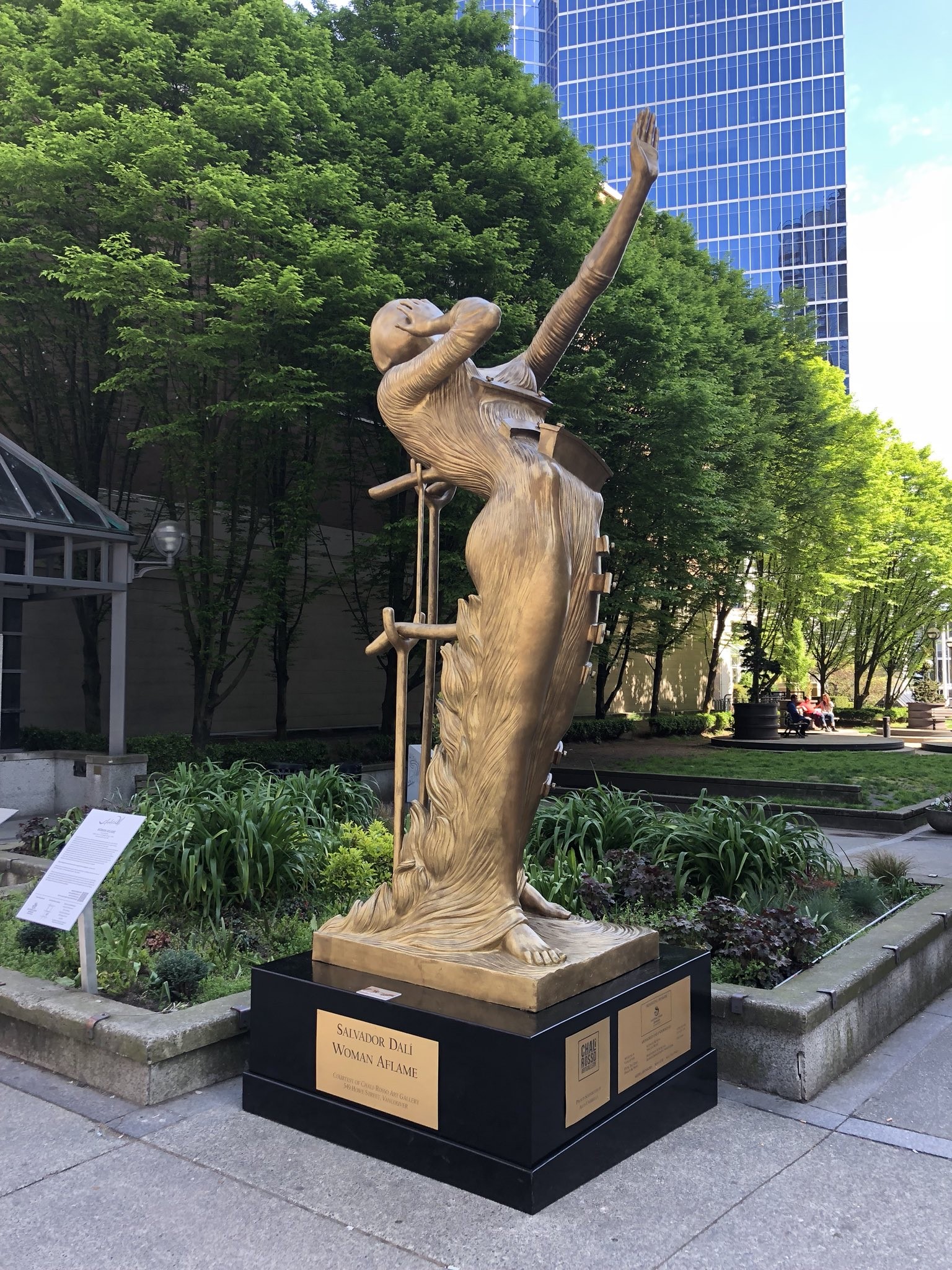 Playbook Logistics - Moving Salvador Dali's "Space Venus" Sculpture